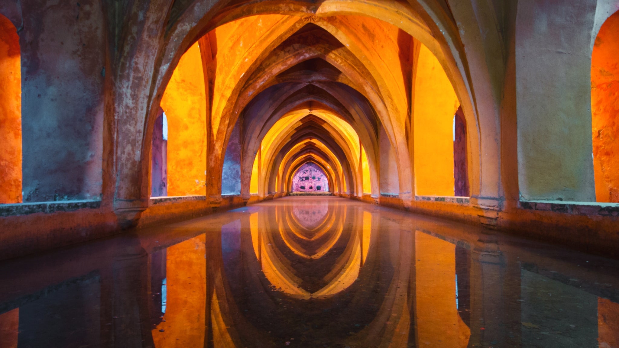 Repeated Reflection Photography With Mirrors