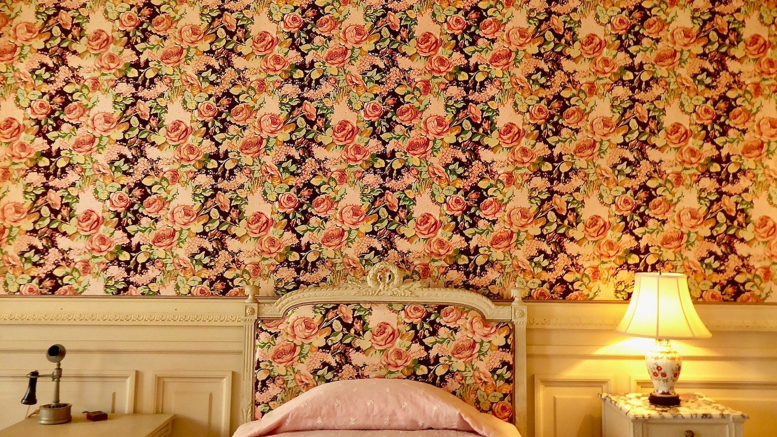 How to Design Your Own Renter-Friendly Wallpaper | Learn BeFunky