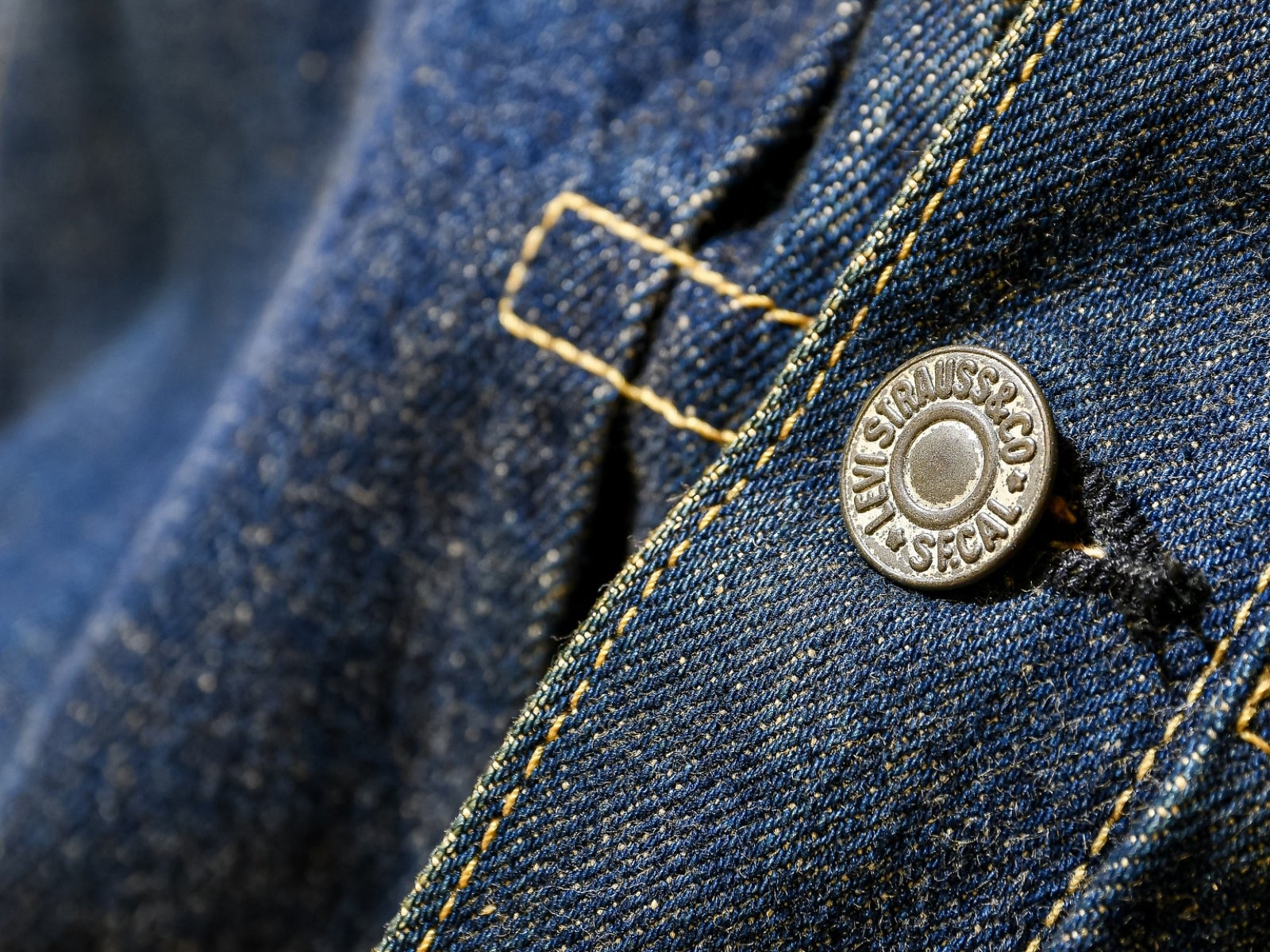 Selling Like a Pro: Our Top 5 Poshmark Tips for Success | Learn BeFunky