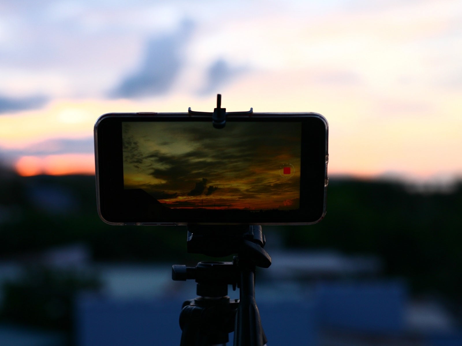 Shoot for the Moon: Tips for Capturing the Moon With a Smartphone ...